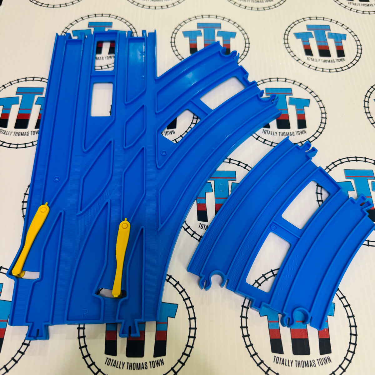 R-28 Double-Track Switch Track Male New No Box - TOMY – Totally Thomas Town
