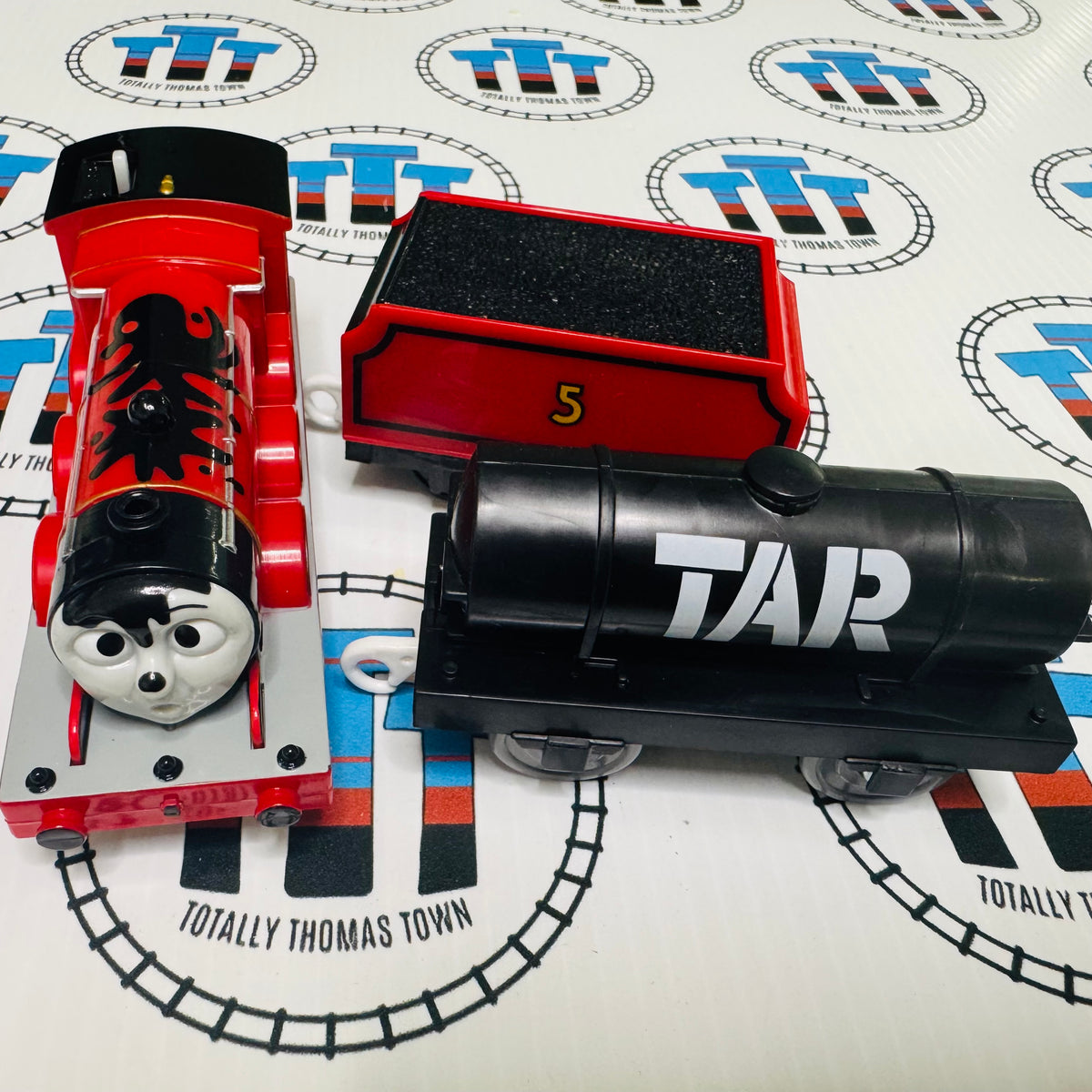 Tar-Covered James and Tar Tanker New In Box - TOMY – Totally Thomas Town