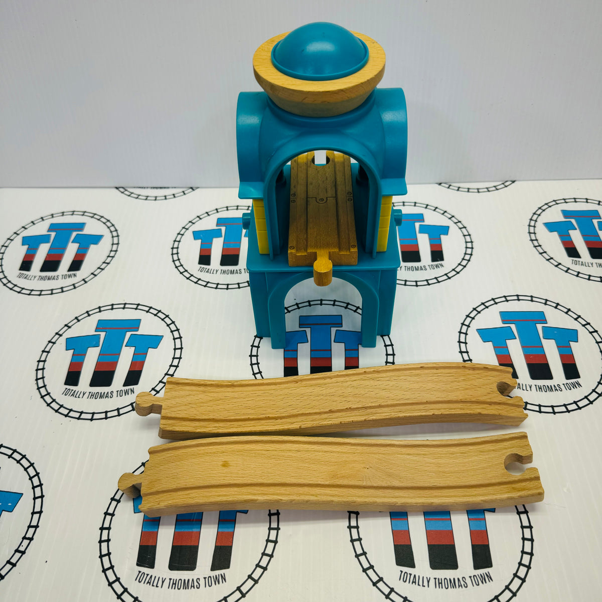 Over and Under Clock Tower Track with Generic Brand Track Chuggington ...
