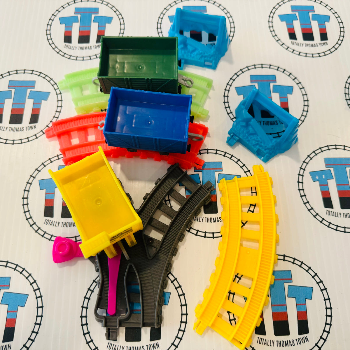 Cargo and Track Value Pack Used - Trackmaster Revolution – Totally ...