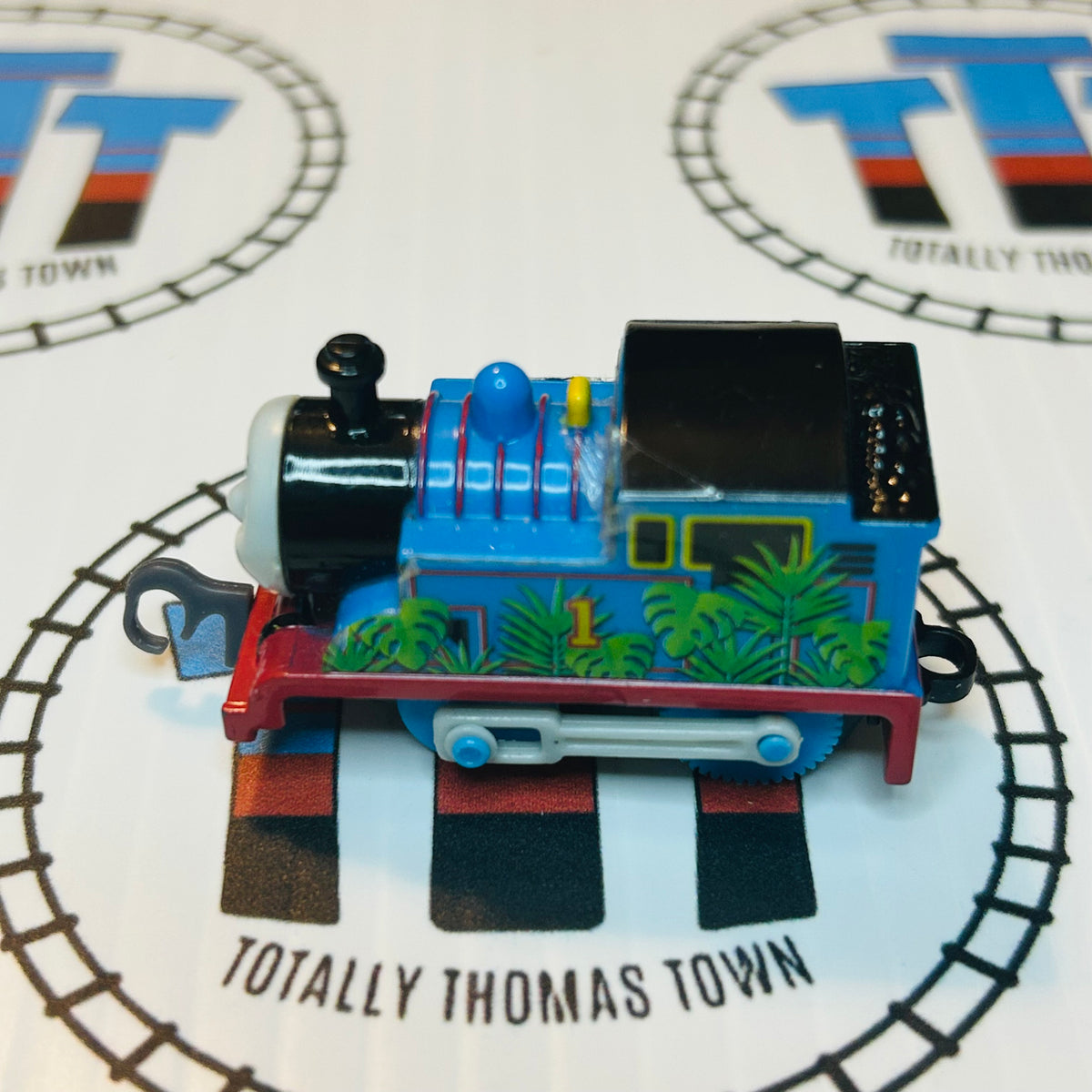 Thomas with Leaves Missing/Peeling Stickers Capsule Pull Along - Usedc ...