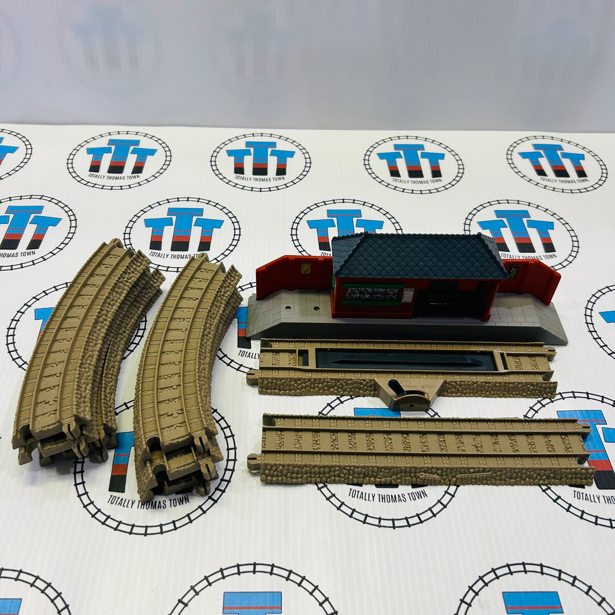 Thomas Rides the Rails Starter Set Missing Station Sign Used - Trackma ...