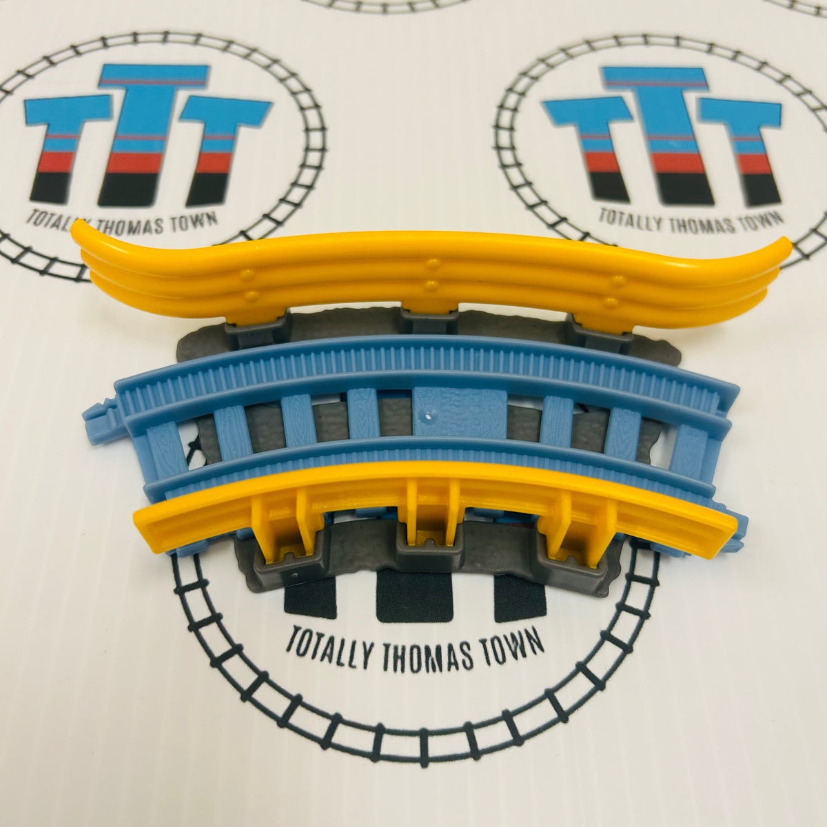 Small Curve Track (Blue) with Yellow Guard Rails Trackmaster Revolutio ...