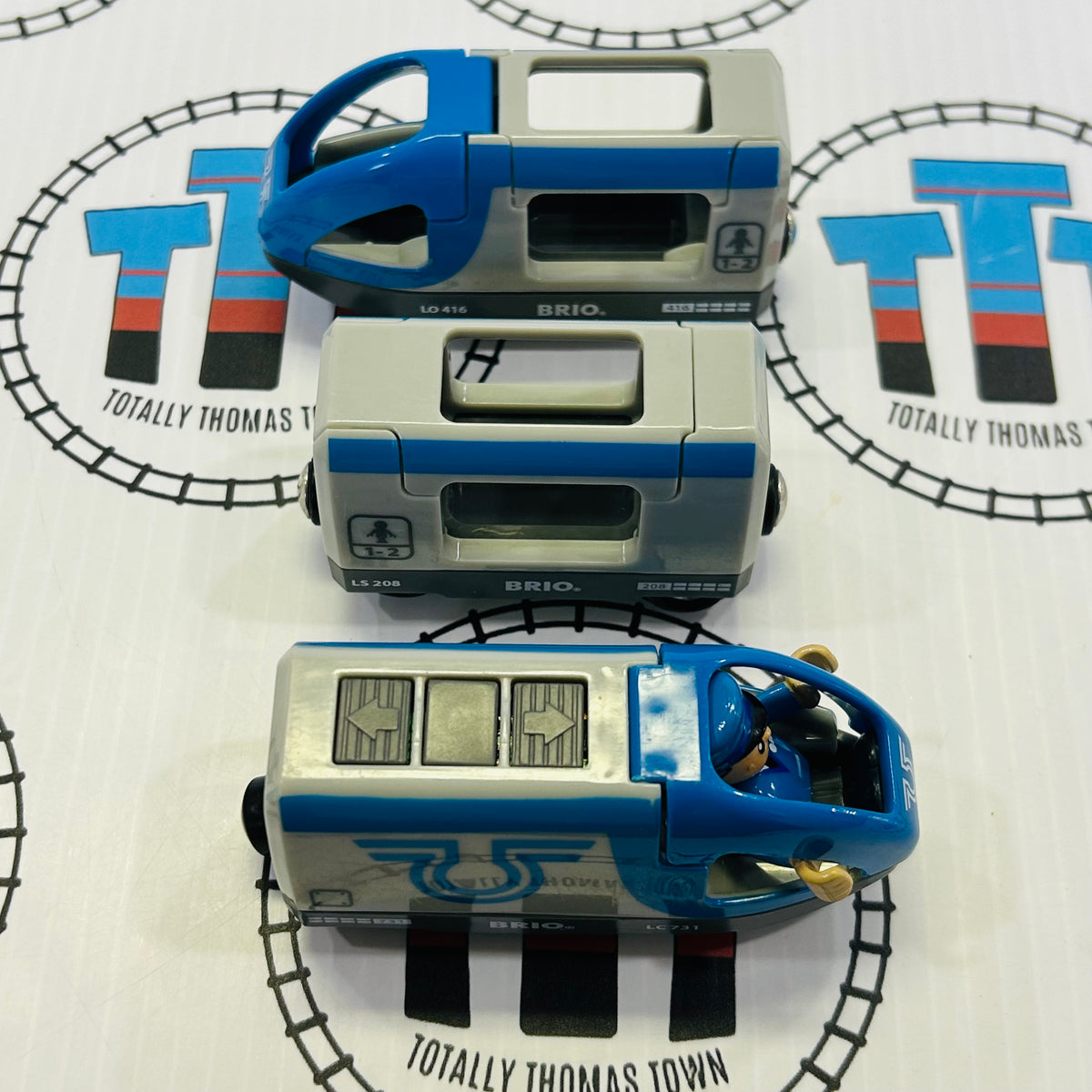 BRIO Travel Battery Engine Wooden Moves Forwards & Backwards with Figu ...