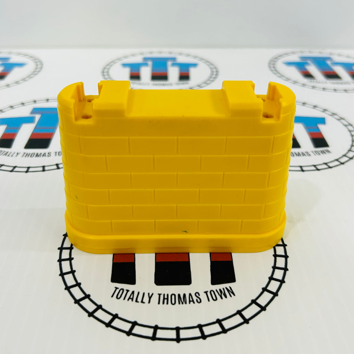 Yellow Brick Riser 1 Piece Used - TOMY – Totally Thomas Town